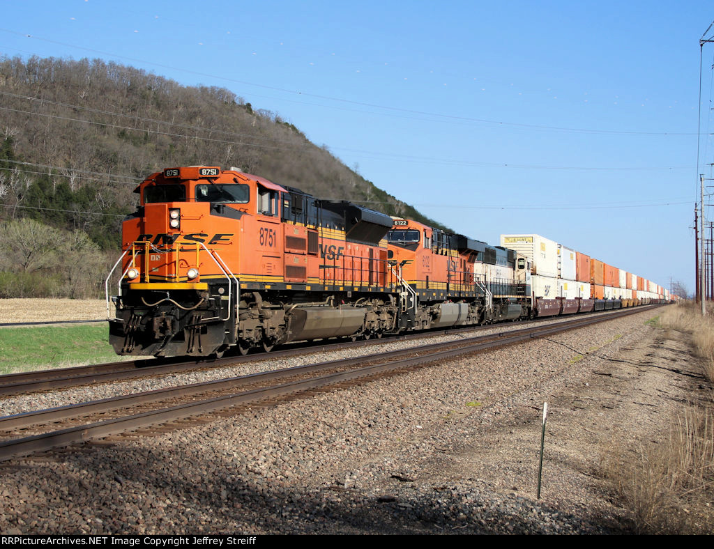 BNSF 8751